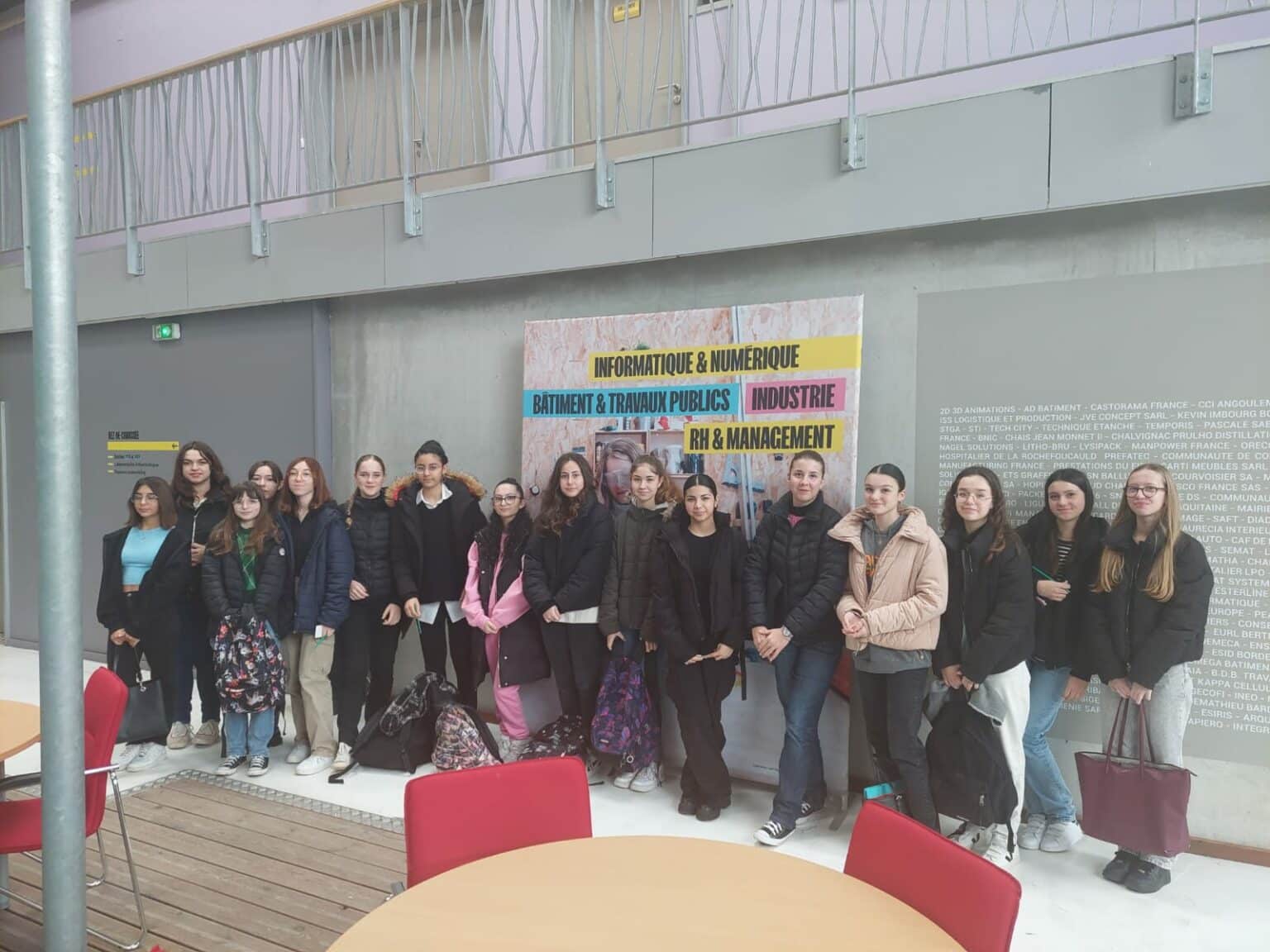 Elles s'Orientent : des collégiennes en immersion sur le campus